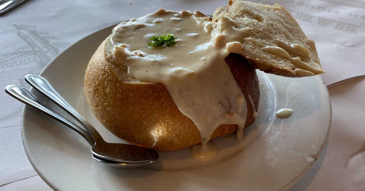 8 Classic American Foods Everyone Needs To Try